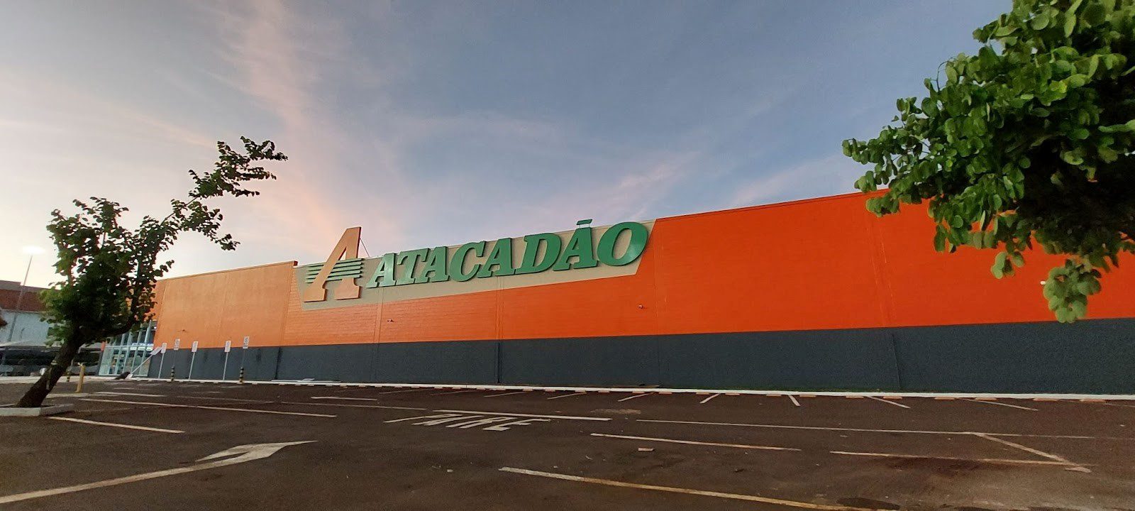 Carrefour converterá 40 hipermercados para as bandeiras Atacadão e Sam's Club - SuperHiper