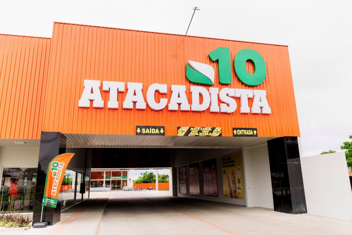10 Atacadista celebra nova loja no Paraná - SuperHiper